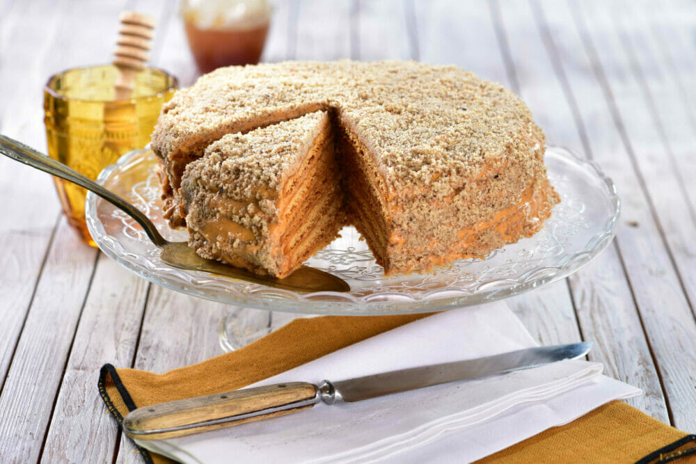 Medovník: Recept na všemi oblíbený dort – foodora.cz